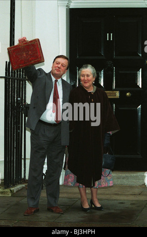 Kenneth Clarke and wife with budget box Stock Photo - Alamy