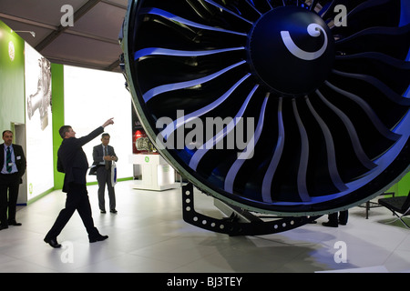 General Electric GE90-115B jet-engine carbon-fibre front-fan blades ...