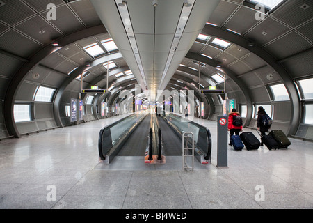 Moving walkway to AIRail Terminal at Frankfurt Airport, Frankfurt ...