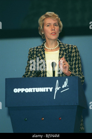National Heritage Secretary Virginia Bottomley enjoys a drink with ...