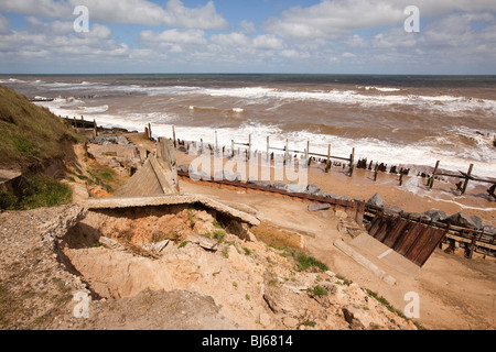 Happisburgh coastline, North Norfolk, East Anglia. Erosion of cliffs ...