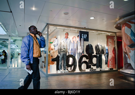Paris, France, "The Gap Store" at Les Halles, "Le Forum des Halles ...