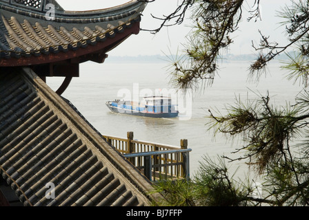 Navigation on the Yangzi river. Jiujiang, Jiangxi province, China Stock ...