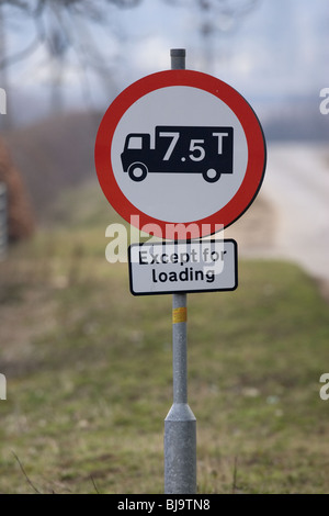 7.5T Weight Limit Sign Stock Photo - Alamy