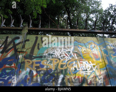 respect word graffiti on wall Stock Photo - Alamy