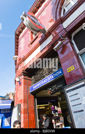 Hampstead tube station underground high street Stock Photo: 77106129 ...