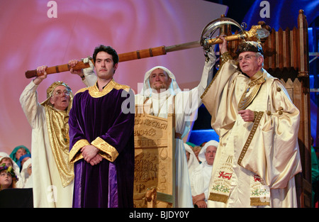 Poet, Jason Walford Davies, Crowned Bard at National Eisteddfod of ...