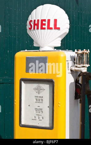 Old Fashioned Shell Petrol Pumps Stock Photo - Alamy