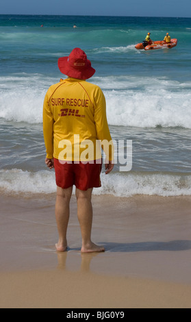 Lifeguard surf rescue dinghy inflatable RIB boat on Bungan beach in ...
