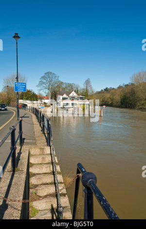 RAY MILL COTTAGE, Maidenhead, Berkshire. The River Thames between Ray ...