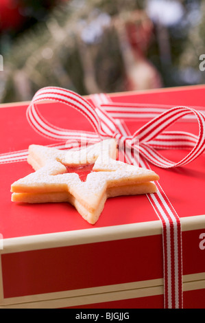 Red Christmas star on the unfocused background Stock Photo - Alamy