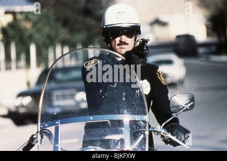 ELECTRA GLIDE IN BLUE, Robert blake (gun), 1973 Stock Photo - Alamy