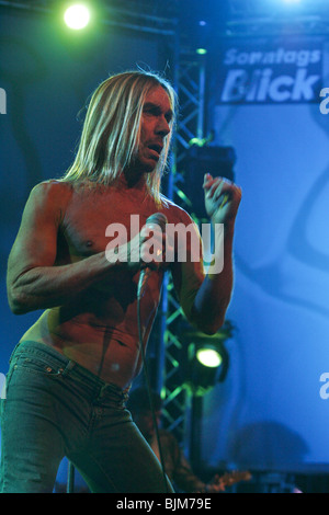 Iggy Pop live in der Musikarena beim Tollwood Festival, München 24.06. ...