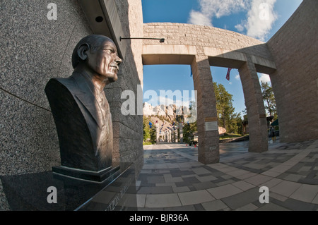 Bust of sculptor Gutzon Borglum, Mount Rushmore National Memorial ...