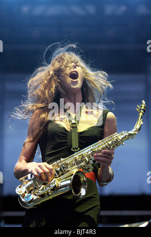 THE ZUTONS, CONCERT, 2005: Abi Harding, saxophonist (saxophone) and ...