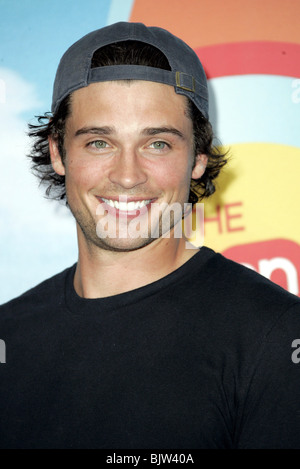 Tom Welling at The 2004 Teen Choice Awards - Arrivals held at the ...