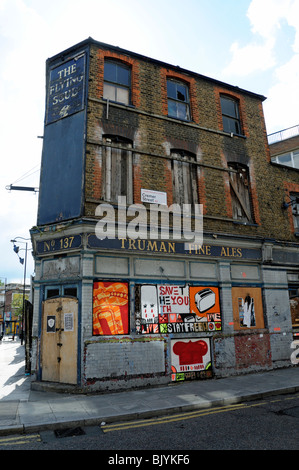 The Flying Scud, derelict public house 137 Hackney Road, corner Cremer ...