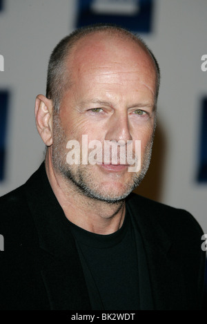 BRUCE WILLIS 2007 GM TEN FASHION SHOW HOLLYWOOD LOS ANGELES USA 20 ...