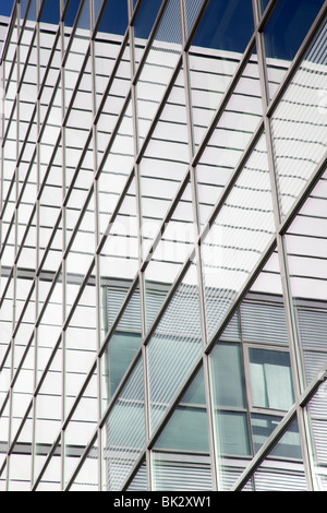 Repeating Glass Window Surface of Modern Skyscraper Stock Photo - Alamy