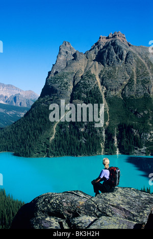 Hiker overlooking Lake O'Hara from Huber Ledges Stock Photo - Alamy