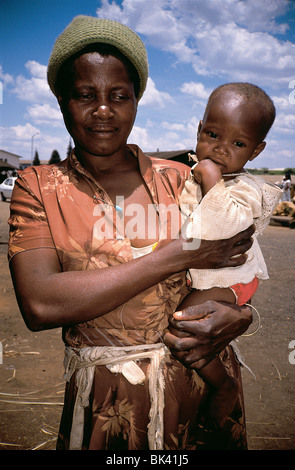 Zimbabwean people, adult woman, mother and daughter, mother, daughter ...