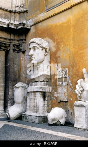 Emperors statues in courtyard Emperor Tu Duc's temple and tomb complex ...