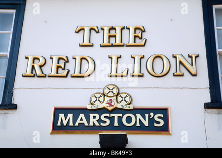 Red Lion Pub Sign Uk Pub Signs Stock Photo: 153732294 - Alamy