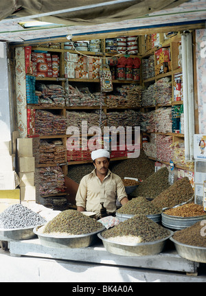 Asia Yemen - Souk Al Milh, Sana'a - Hookah seller (water pipes Stock ...