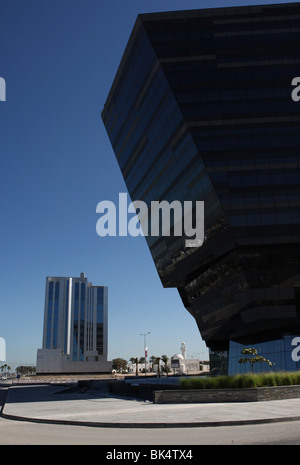 Al Hitmi office building in Doha, Qatar Stock Photo - Alamy