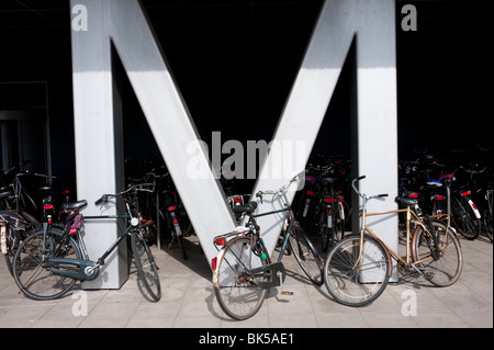 Exterior of modern Minnaert Building at Utrecht University in the ...