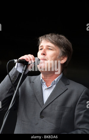 Andy McCluskey of OMD Orchestral Manoeuvres in the Dark performing at ...