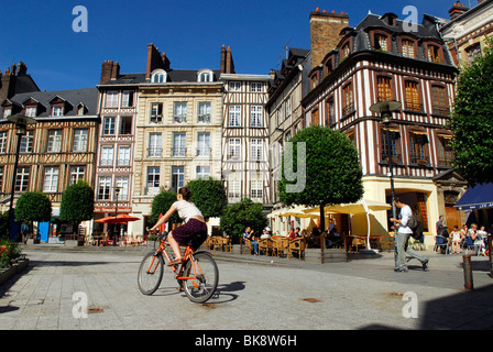 Rouen (76): "Place de la Pucelle" square Stock Photo - Alamy