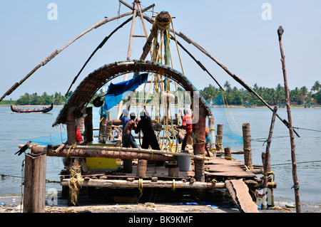 Chinese fishing net in the backwaters of Kerala Stock Photo - Alamy