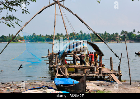 Traditional cantilevered Chinese fishing net, Fort Cochin, Kerala ...