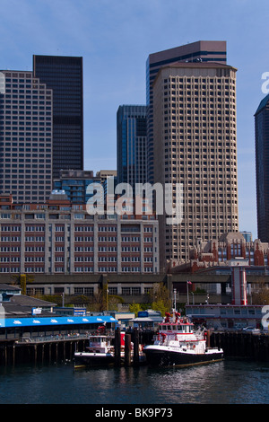 Seattle Fire Department Fireboat Leschi docked at Fire Station 5 with ...