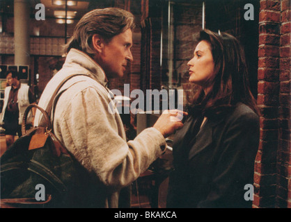 Demi Moore, Michael Douglas / Disclosure 1994 directed by Barry ...