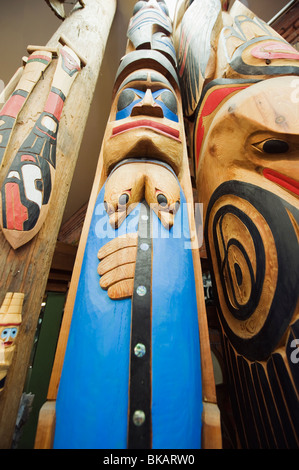 First Nation aboriginal art sculpture and downtown buildings, Vancouver ...