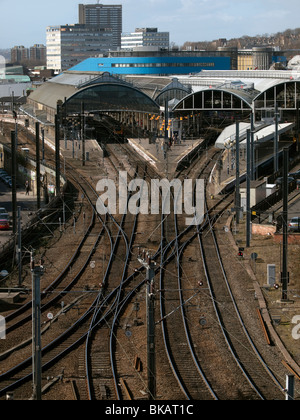 Train at platform 4 Newcastle Railway Station, Newcastle, England, UK ...