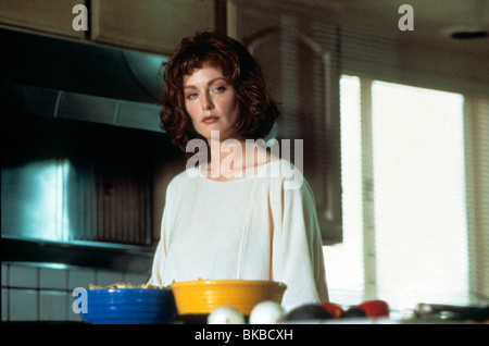 SHORT CUTS (1993) JULIANNE MOORE, MATTHEW MODINE SHC 013 Stock Photo ...