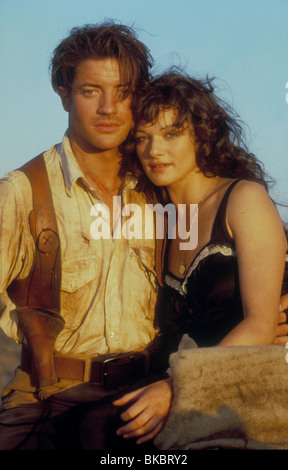 BRENDAN FRASER, RACHEL WEISZ, THE MUMMY, 1999 Stock Photo - Alamy