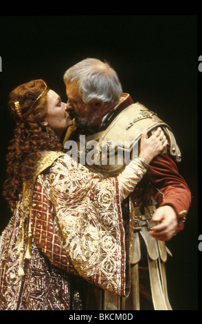 Judi Dench (Cleopatra), Anthony Hopkins (Mark Antony) in ANTONY AND ...
