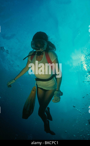 THE DEEP (1977) JACQUELINE BISSET TDP 005 Stock Photo - Alamy