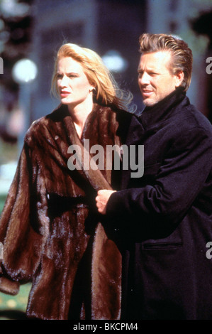 DESPERATE HOURS MICKEY ROURKE, KELLY LYNCH Date: 1990 Stock Photo - Alamy