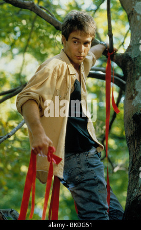 LAWN DOGS (1997) SAM ROCKWELL, MISCHA BARTON LWDG 038 Stock Photo ...