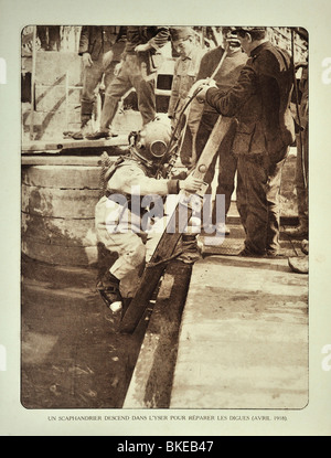 First Diving Helmet Stock Photo - Alamy