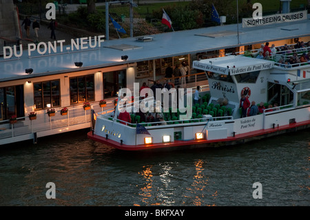 Vedettes du Pont Neuf cruise boat nears Pont Neuf bridge on the Seine ...