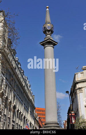 Seven Dials sundial monument in the middle of Seven Dials, Covent ...
