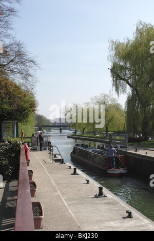 The River Thames at Shiplake Lock Oxfordshire England UK Stock Photo ...