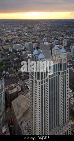900 North Michigan Chicago skyscraper, USA Stock Photo - Alamy
