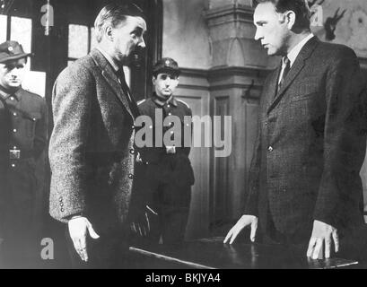 THE SPY WHO CAME IN FROM THE COLD, from left: Claire Bloom, Richard Burton rehearsing on ...